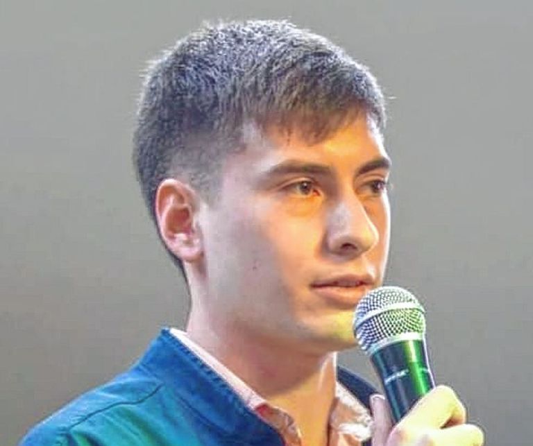 Luka Jones, con 24 años, se prepara para asumir la intendencia de 28 de ...