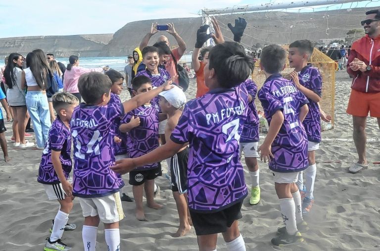El fútbol playero definió a sus campeones | Diario Crónica