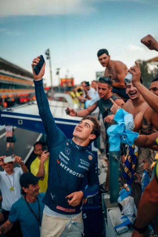 Colapinto y su sentido del humor tras el lanzamiento de su ...