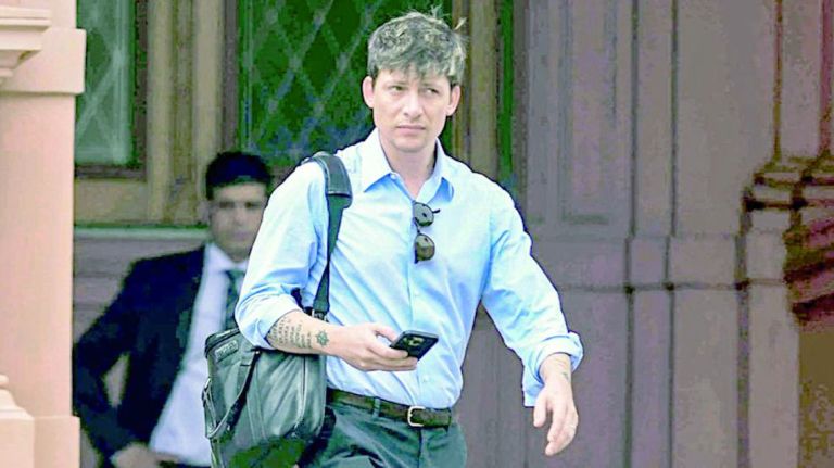 Revelan que Santiago Caputo y Gordo Dan son usuarios de armas de fuego ...