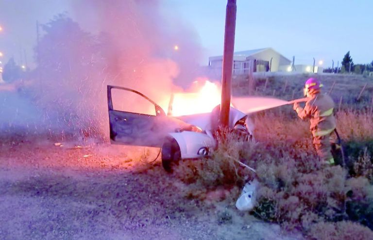 Investigan las causas del incendio de un auto en San Julián: identificaron a su dueño pero no ...