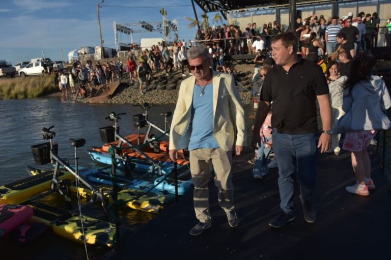 Se inauguró el nuevo muelle flotante en El Elsa, un espacio recreativo ...
