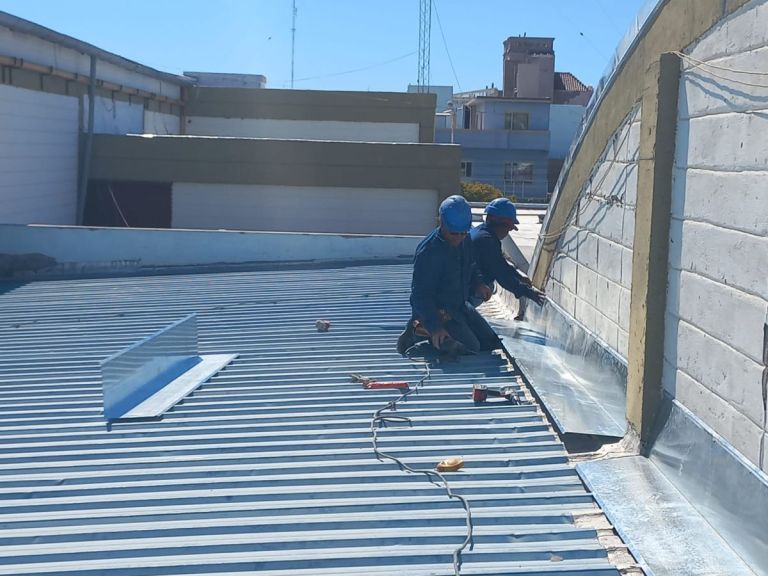 Provincia avanza con reparaciones en la Escuela N° 703 de Puerto Madryn | Diario Crónica