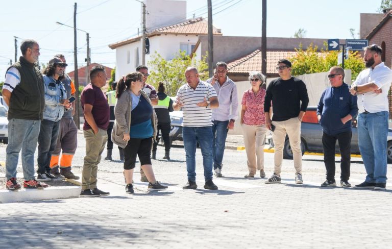 Se inauguró una nueva calle intervenida con adoquines, en Puerto Madryn ...