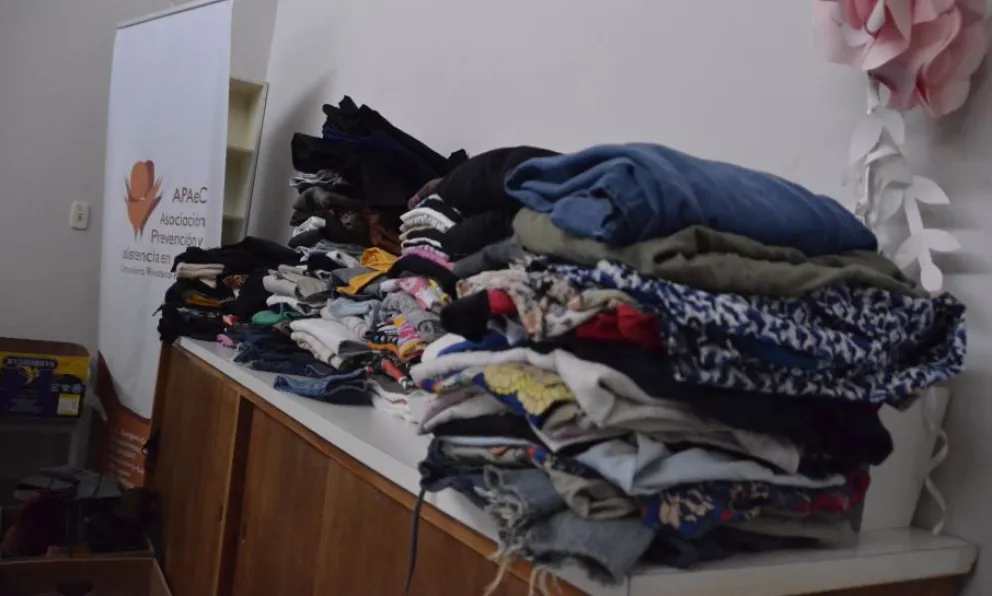 Moda circular a beneficio de APAEC: Venden ropa por kilo para juntar ...
